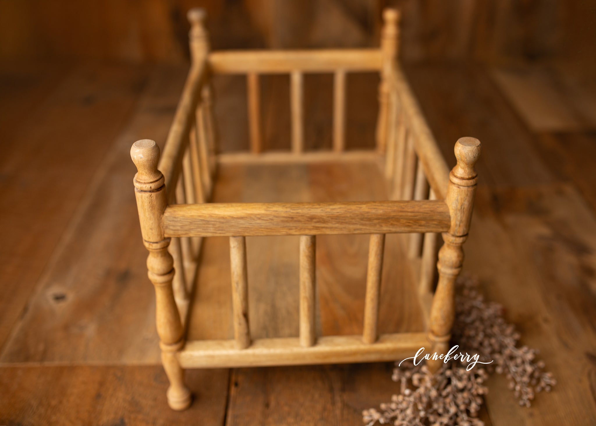 Alysse Spindle Crib - Natural – Luneberry, LLC